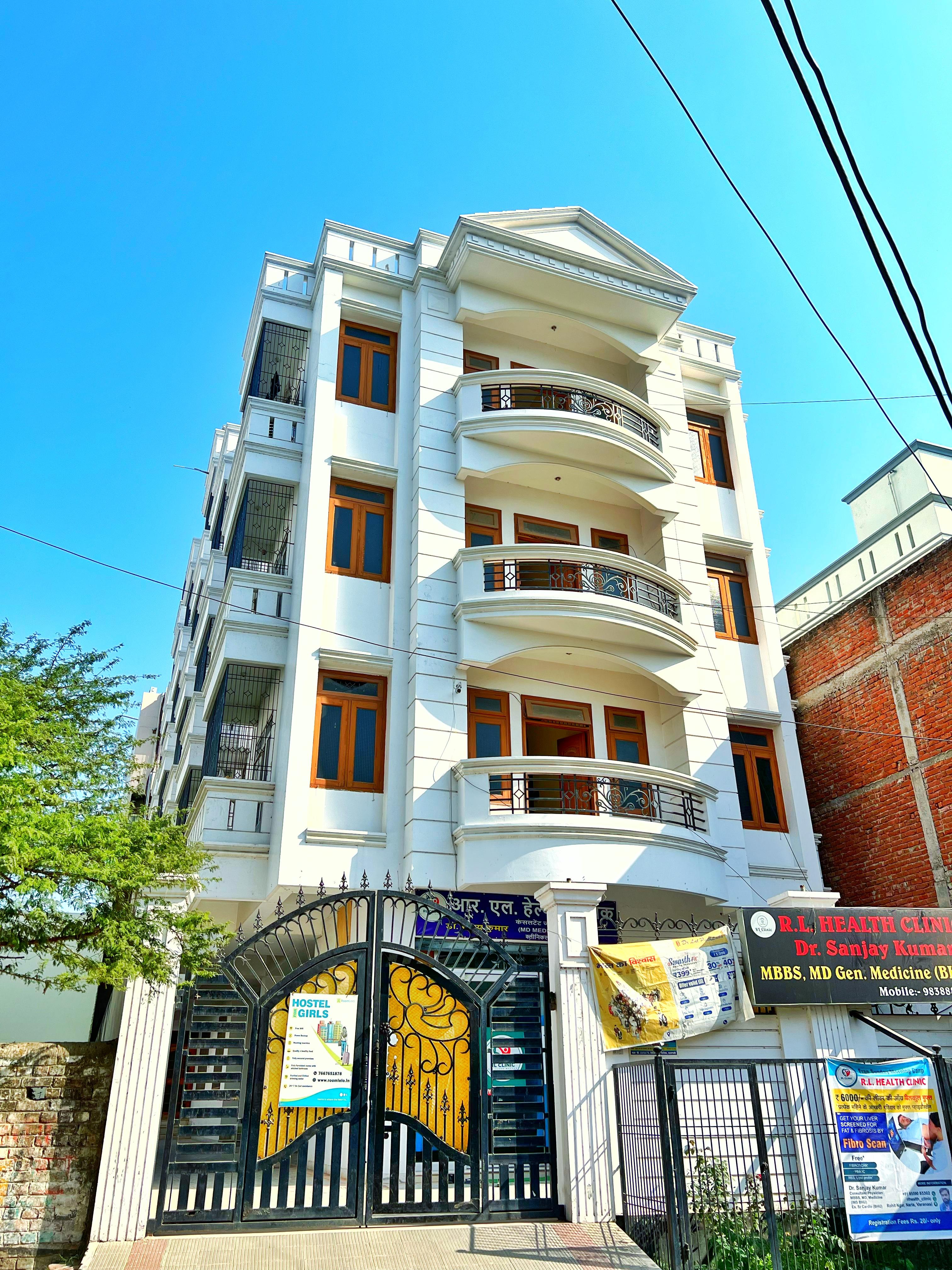 Usha International Hostel For Girls | ROOMLELO HOSTEL, Usha ...